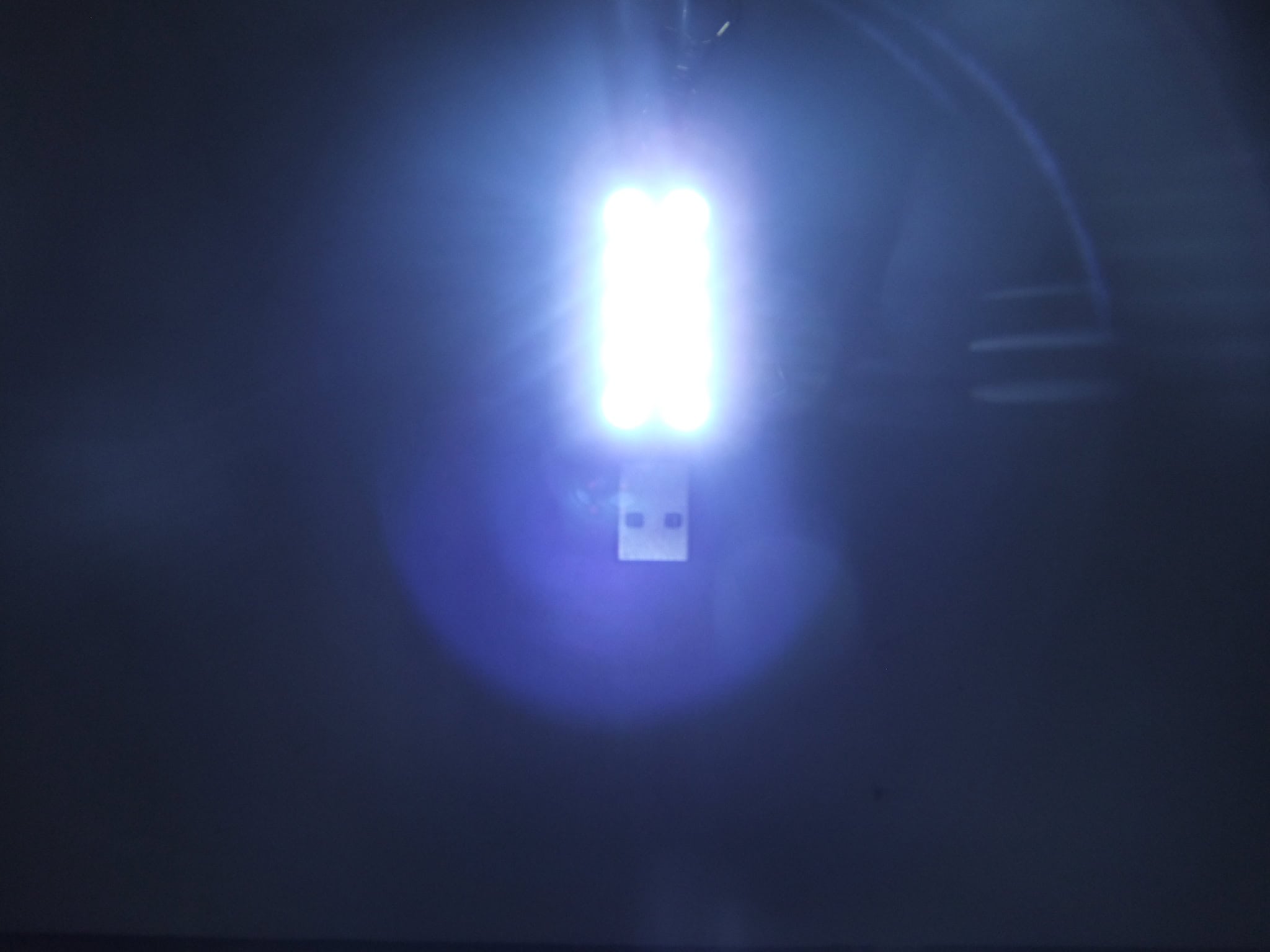 ไฟแฟรช LED USB 16 GB ( Body Black&White ) - epcinter